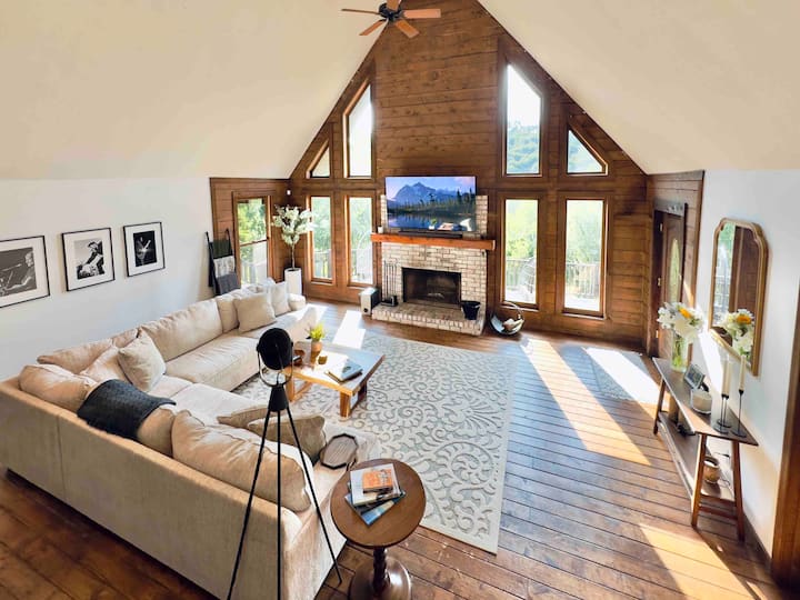 The Cloud Cabin 5 Acre Hilltop Oasis, 3 Br/4 Bath - Arrington Vineyards, Arrington