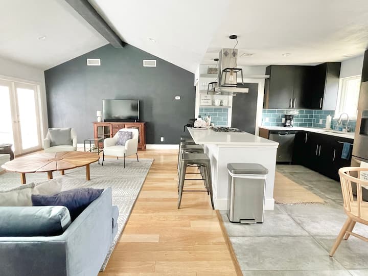 Unwind In Style: Beautiful Home For Holiday Fun - Austin, TX