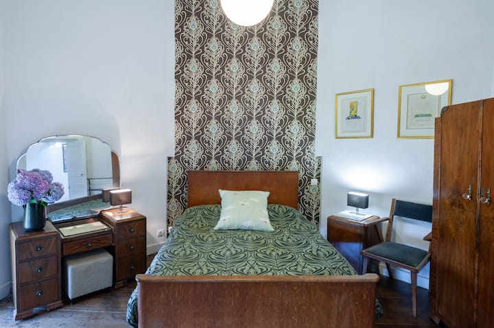 Beamed Suite  & Governess Room - Puy du Fou
