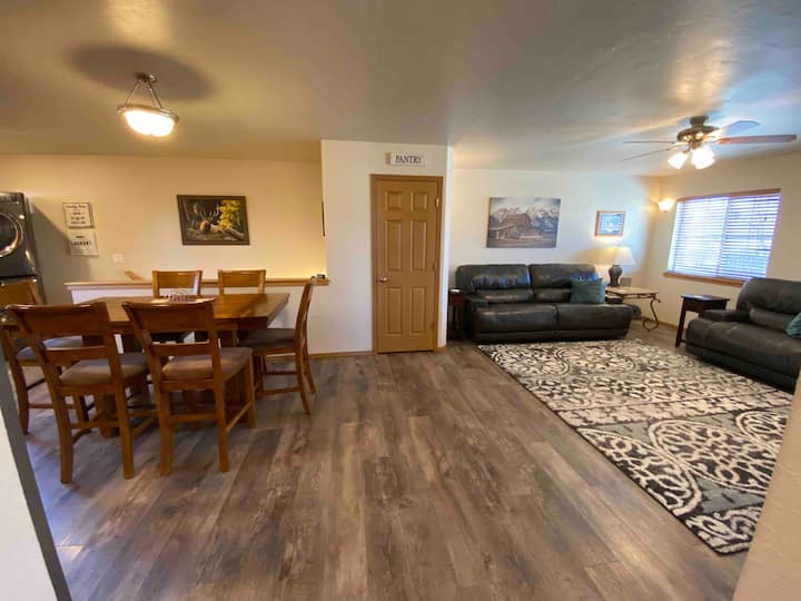 Quiet, Comfy, And Central Cody Location W/a/c! - Cody, WY