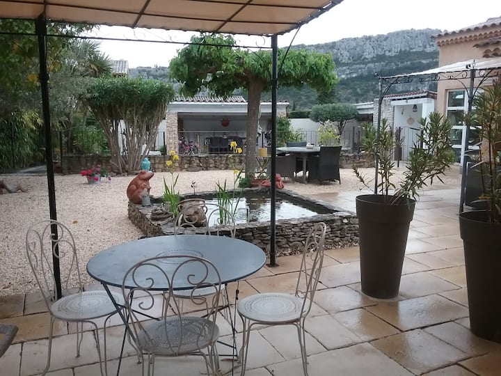 La Berraudiere Au Sud Des Gorges De L'ardèche - Aiguèze