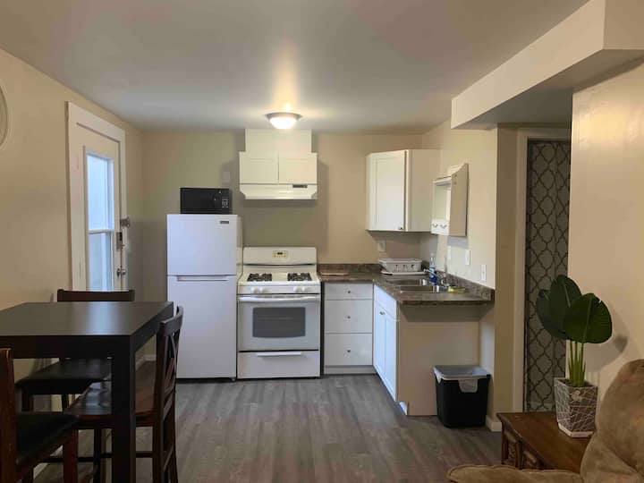 Central 2bedrooms Basement Suite Great Location - Windsor