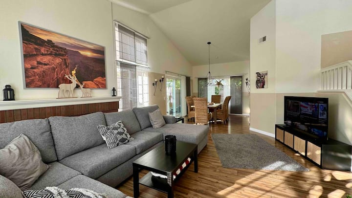 Single Family 2 Br House In Tustin - Irvine, CA