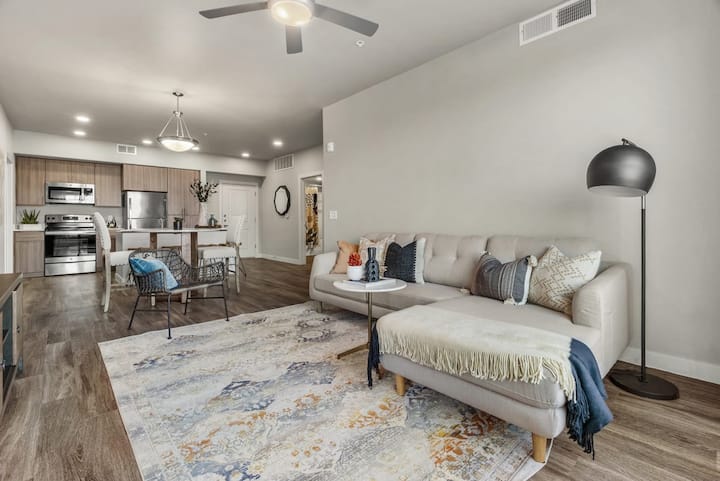 Luxury,comfort & Location! 2 Bed 2 Bath Has It All - Tempe, AZ