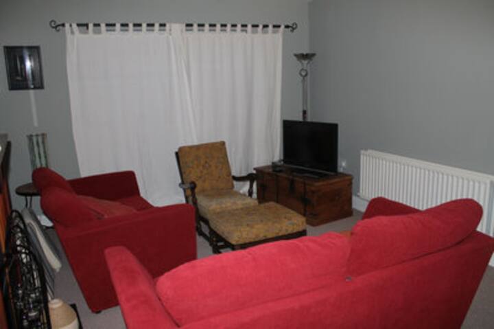 Friendly, Cosy Cul De Sac - Lusk
