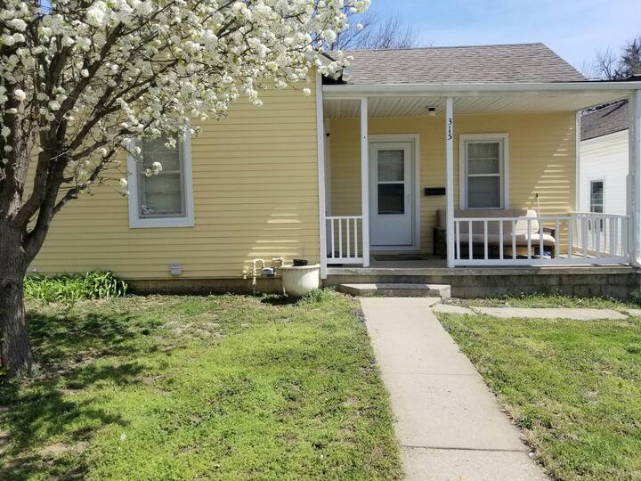 2 Bed Home, At Historic Square - Independence, MO