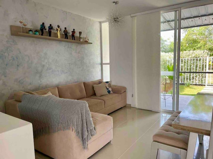 Tranquila Casa En El Castillo  Con Piscina - Jamundí