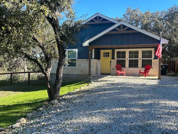 Relaxing 3 Bedroom House Steps From Canyon Lake! - Canyon Lake, TX