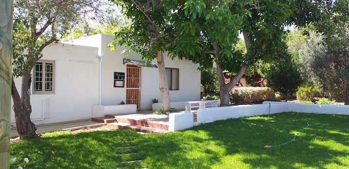 50 White -  Cow Cottage - Private And Secure - Robertson