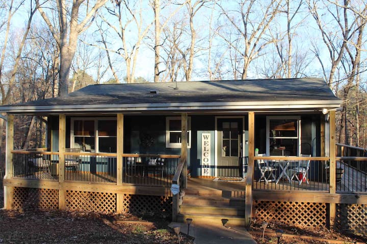 The Cozy Blue Cottage @ Lkg - Lake Gaston
