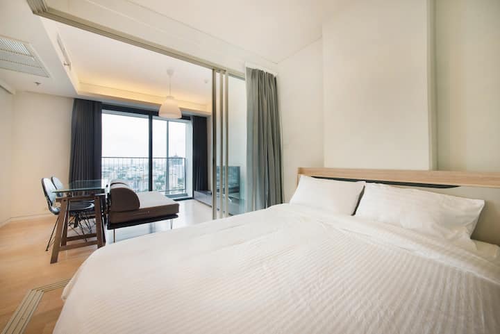 Cosy Luxurious 1br Condominium, Ari, Bts - Bangkok