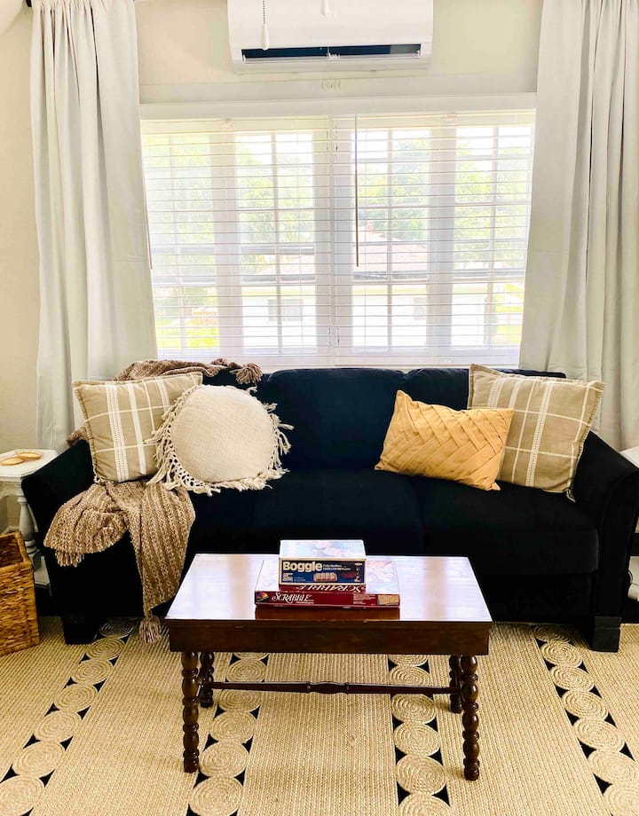 Lake Erie Camp Comfy *Ideal For Long Stay* Apt C - Erie, PA