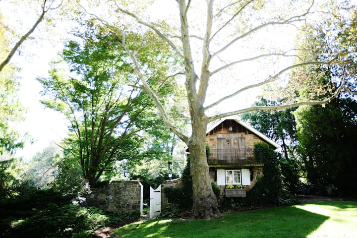 Charming Stone Cottage - New Hope, PA