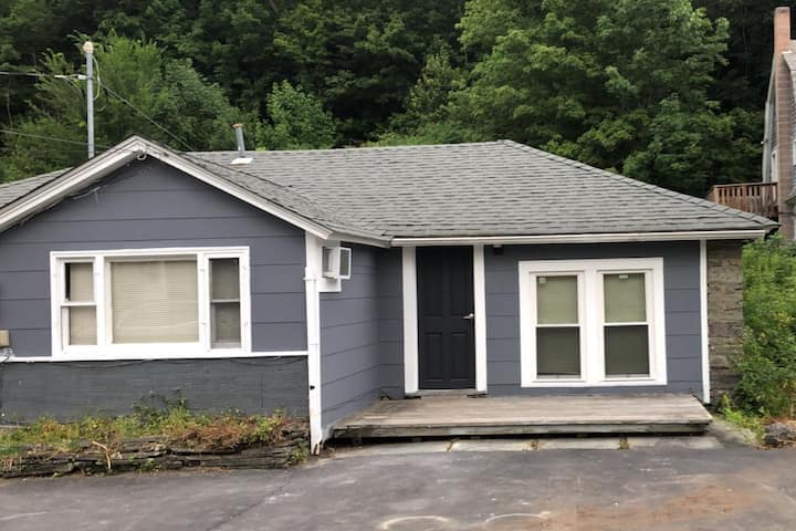 Reynolds House Inn- Private Cottage Suite # 1 - Livingston Manor, NY