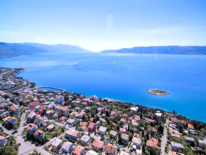 Charming Studio For Two Adults And A Child - Novi Vinodolski