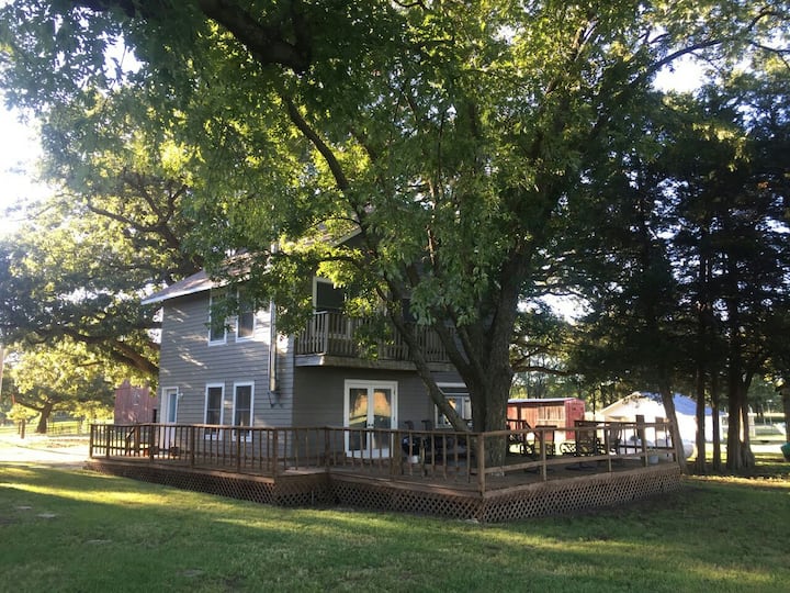 The Bunkhouse In Matfield Green - Kansas (State)