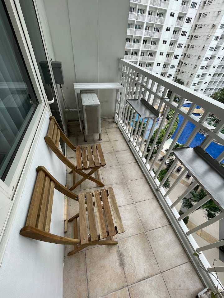 Lovely 1-br Condo W/ Balcony Near Naia/moa - Pasay