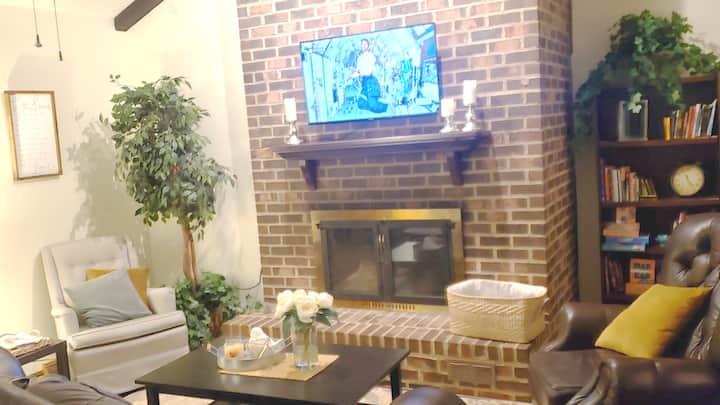 4br*3ba* )15 Min Uptown, 2min Uncc, Cozy Home - Charlotte