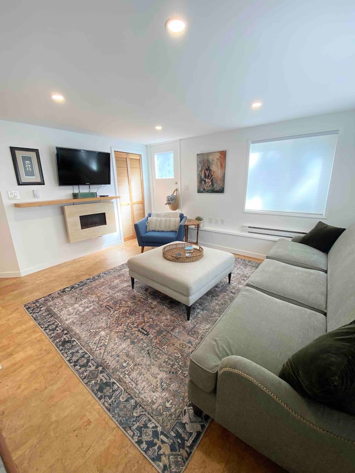 Spacious 2br In Beautiful Kitsilano! Walk To Beach - Vancouver