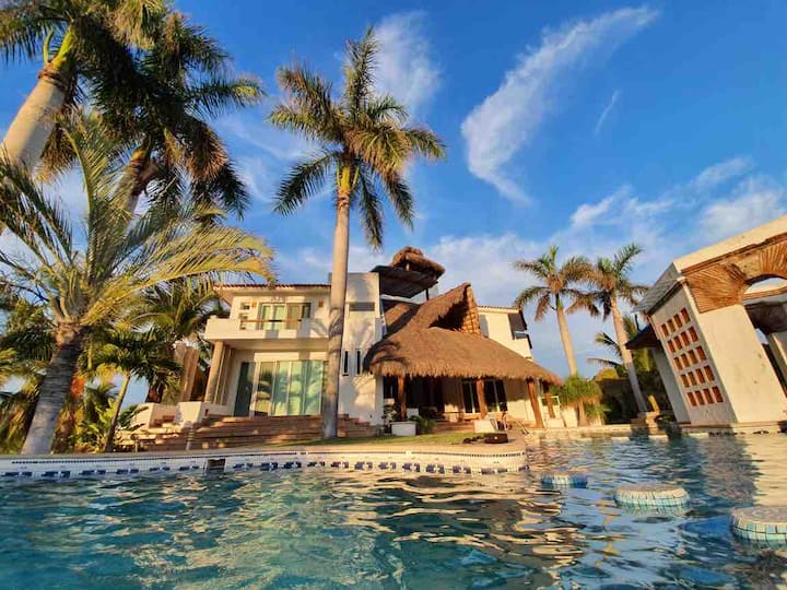 Punta Los Soles, Casa De Playa - Manzanillo