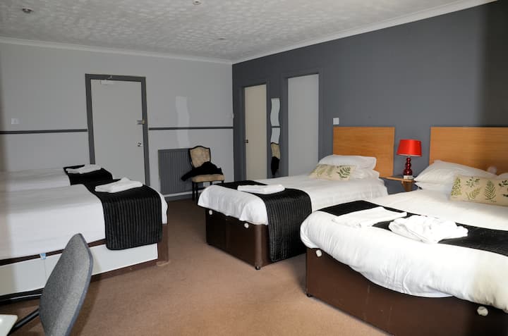 Family 4 Room In Hotel - Dunfermline