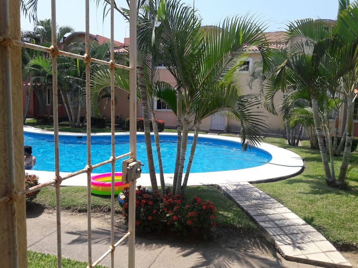 Casa Frente Alberca Ideal Para Familia O Amigos - Zihuatanejo