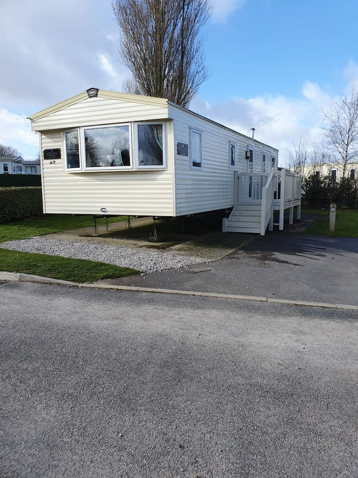 3 Bed Caravan For Hire Marton Mere In Blackpool - 모팻