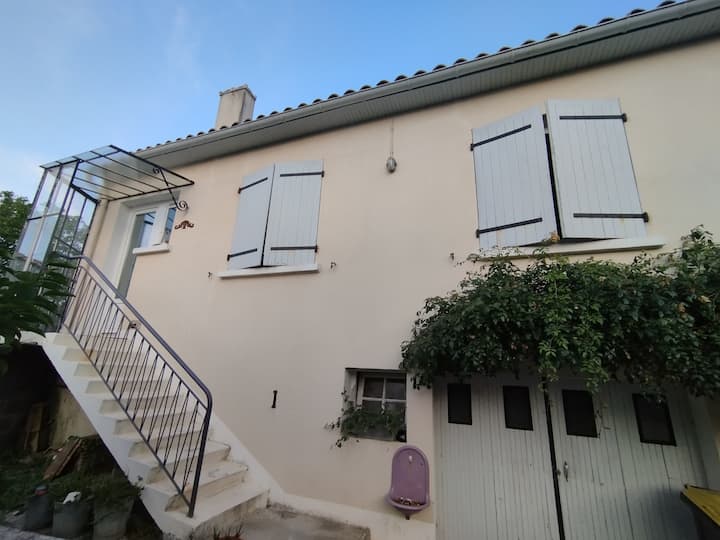 Maison Située Dans Un Quartier Calme - Angoulême