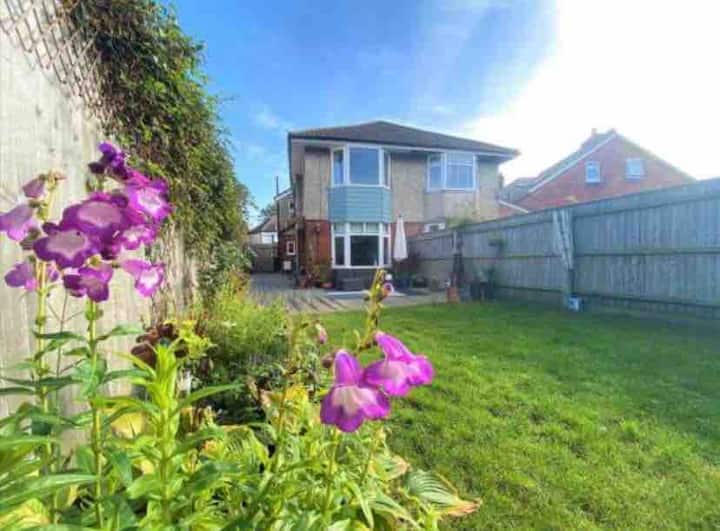 Modern 2 Bed Home, Parking, Garden, Walk To Beach - Mudeford