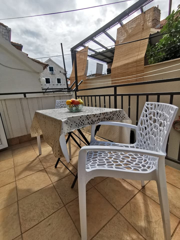 Split Center-apartment With Terrace - Split