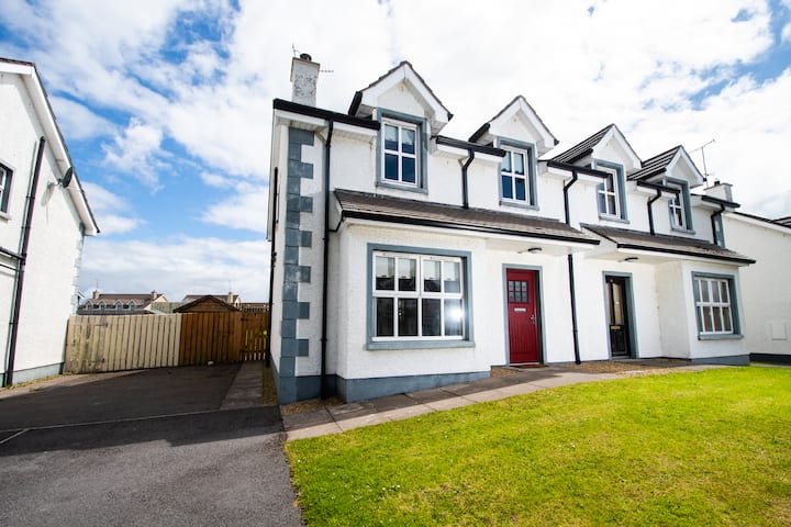 Beautiful Three Bedroom Home In Bundoran - Bundoran