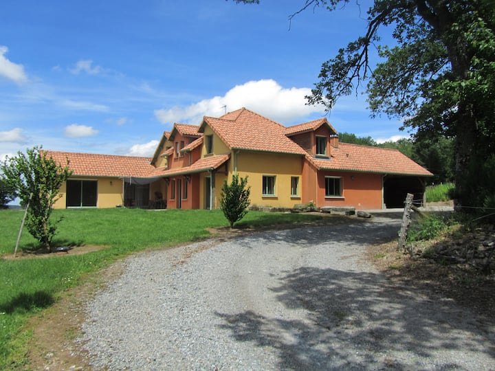 Meublé De 85 M2 à La Côte De L'âge - Guéret