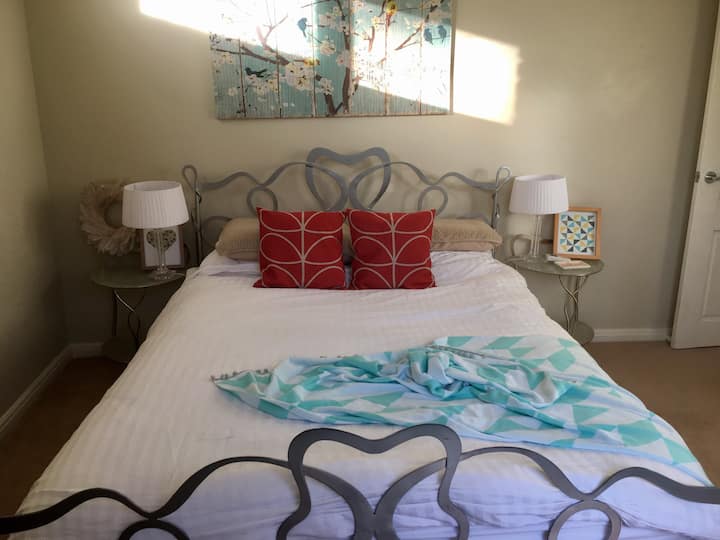 Salisbury Hill: Misty Mountain Home's Macedon Room - Macedon