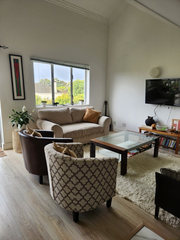 Convenient Proximity To Amenities - Cape Town
