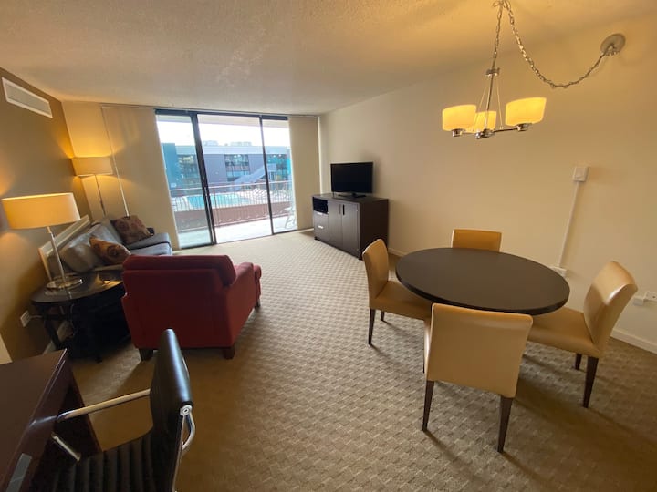 Spacious, Sunny, Private Balcony! Brooks Tower 5n - Denver, CO