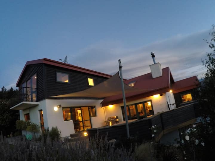 June Special, Autumn Bargain!
Large 4 Bdrm 4 Bthrm - Wanaka