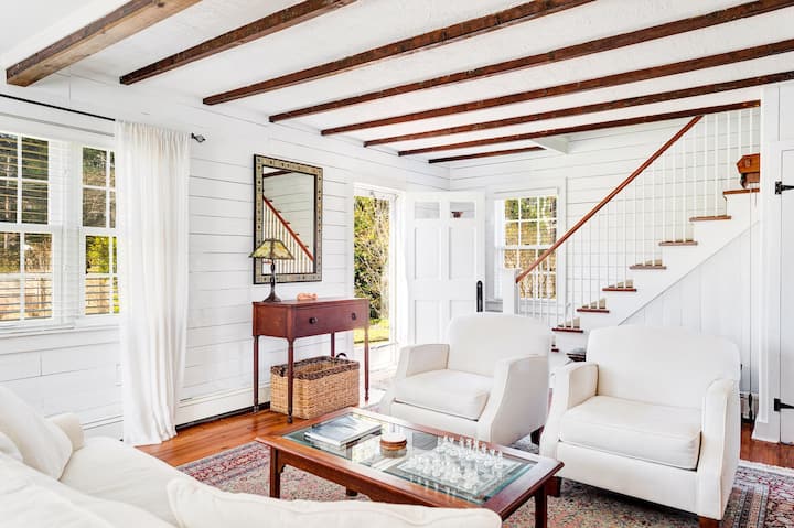 Charming Cottage Near Ocean Beaches, Farm Stand, Train & Village - Rr#: 24-872 - The Hamptons, NY