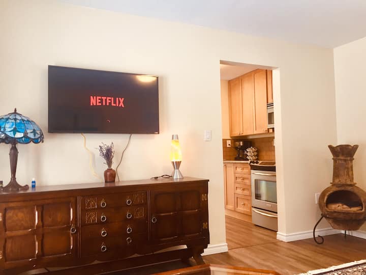 Newly Renovated 1 Bedroom Furnished Guest Suite - Collingwood