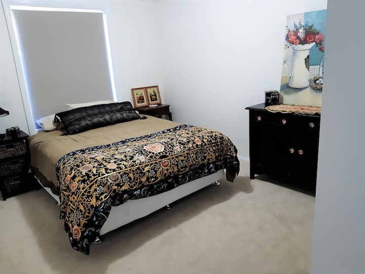 Clean, Tidy & Comfy Room In 4br New Home For Rent - Bathurst