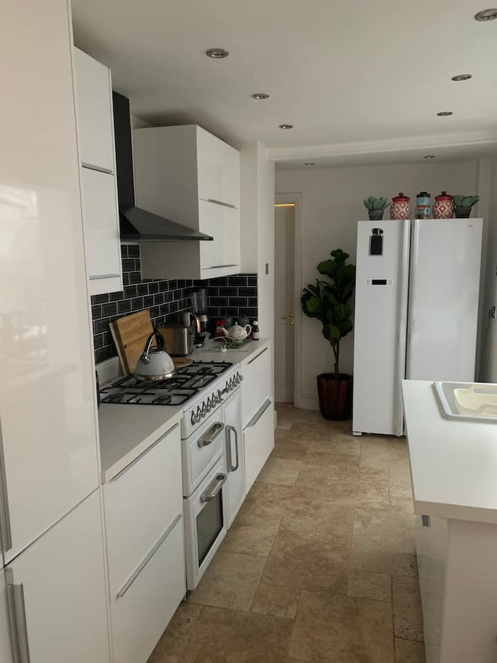 Room In Central Cheltenham Close To Train Station - Cheltenham