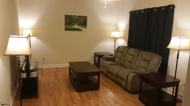 King Bed With Ensuite Bathroom - Room 4 - Charleston, SC