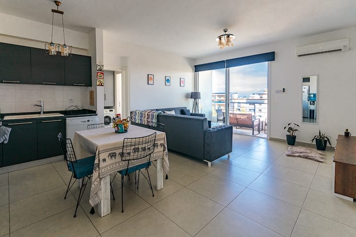 Cozy Central Flat With Sea & Flamingo Lake Views! - Famagusta