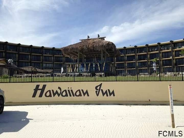 Oceanfront Condo At Hawaiian Inn In Daytona Beach - Daytona Beach, FL
