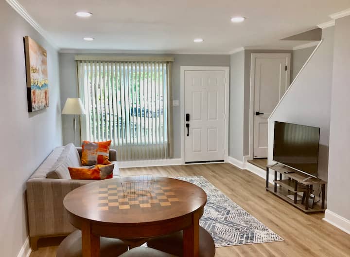 Cheerful 3 Bedroom Townhouse In A Prime Location - Arlington, VA