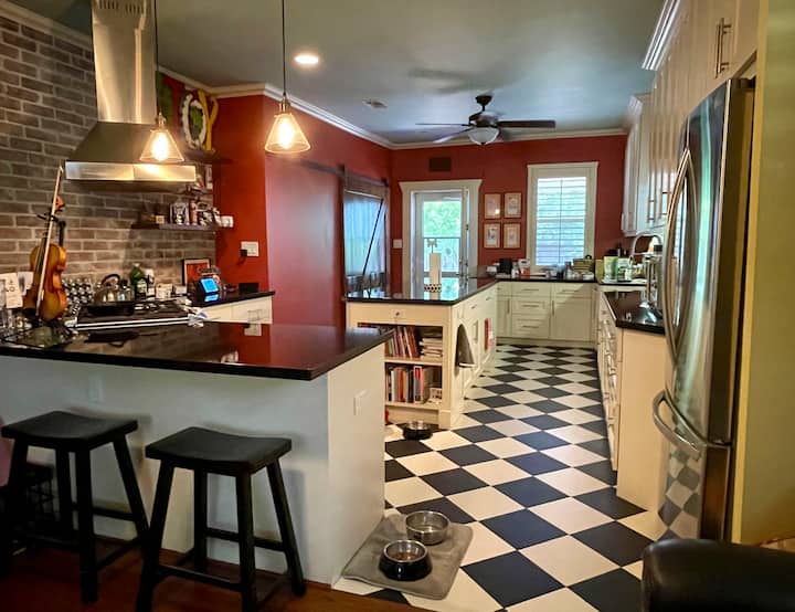 Charming Heights Bungalow - Close To Everything! - Northside - Houston