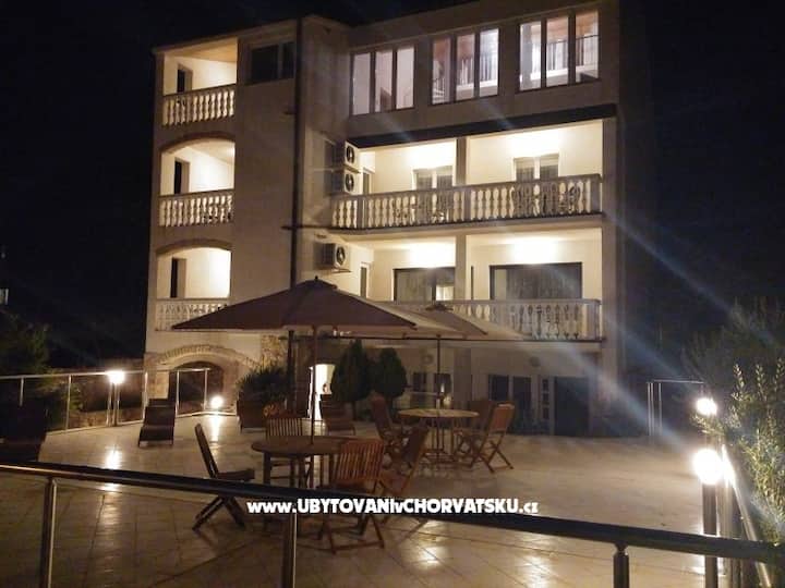 4* With Pool, Sauna, Fitness A4+1/3 - Banjole