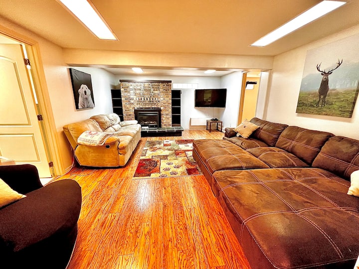 Newly Remodeled 4 Bedroom Lower Unit. - Anchorage