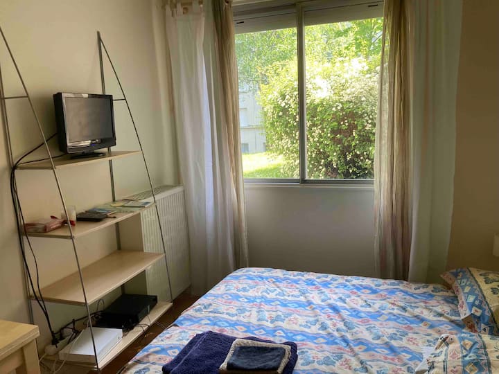 Studio Calme Pres Gare St Cloud - Courbevoie