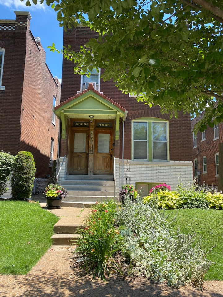 Charming Historic Home Just 5mi From Arch - Clayton, MO