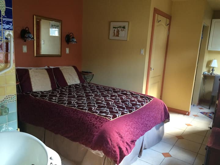 Ravensong Guest House - Whitehorse